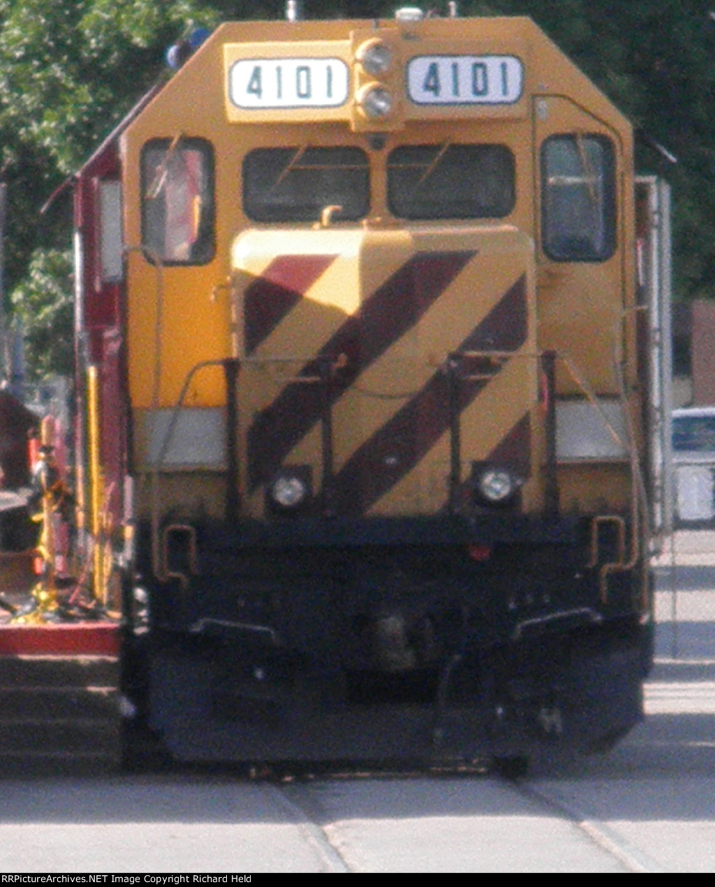 RRVW 4101 and friend at Ziegler